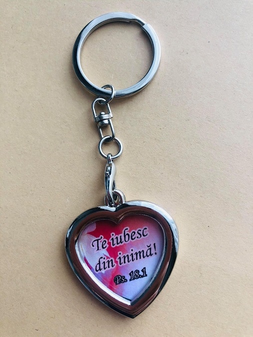 Breloc metalic - Te iubesc din inima - LibrariaCT.ro